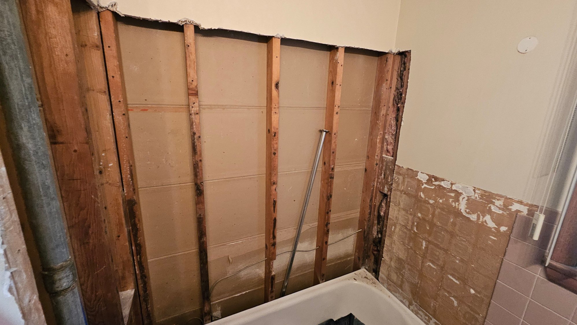 Bathtub wall - Plaster 3/4" at one end and 1/2" at the other end ...