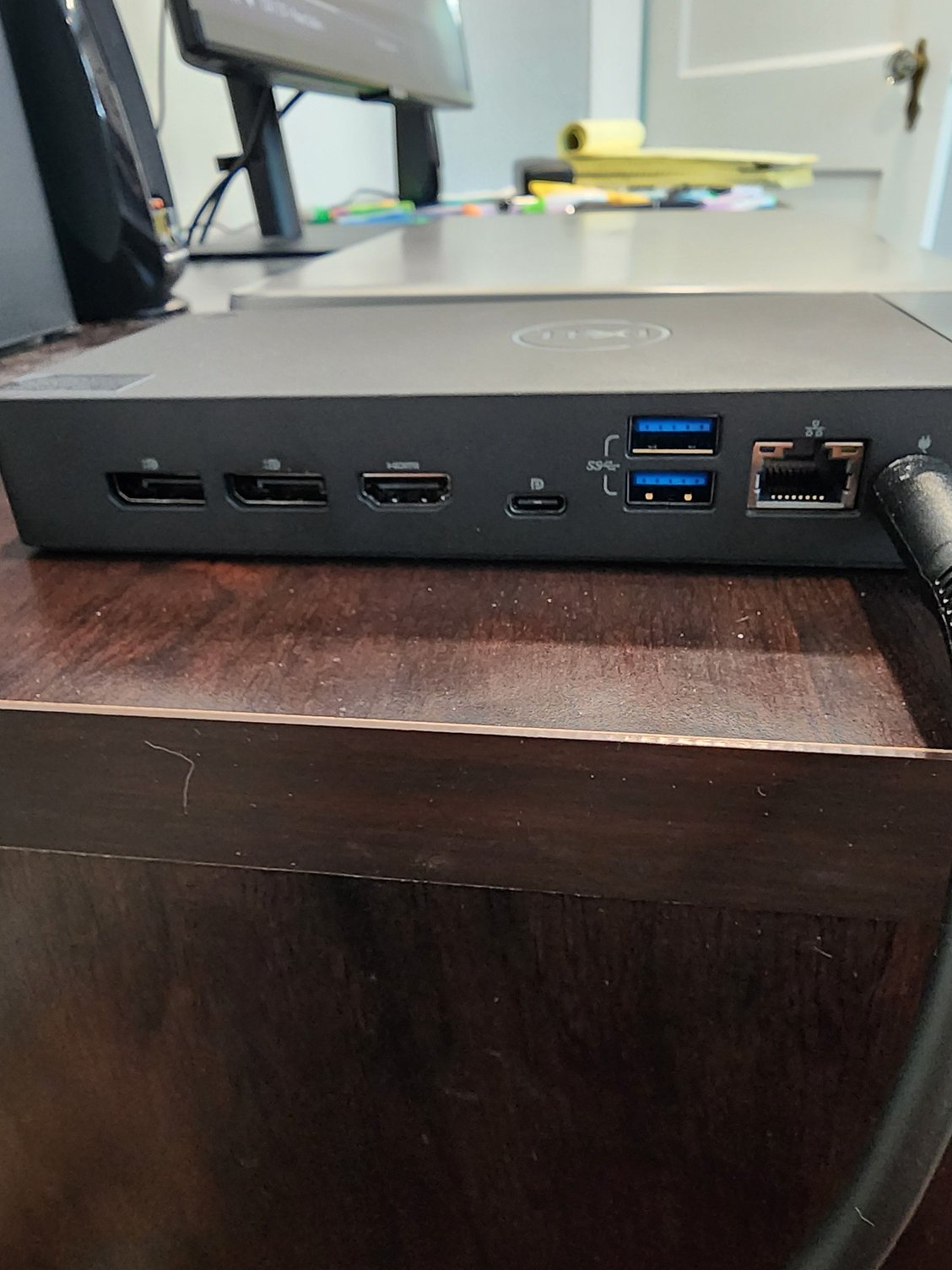 Can you help me understand how this Dell docking station works ...