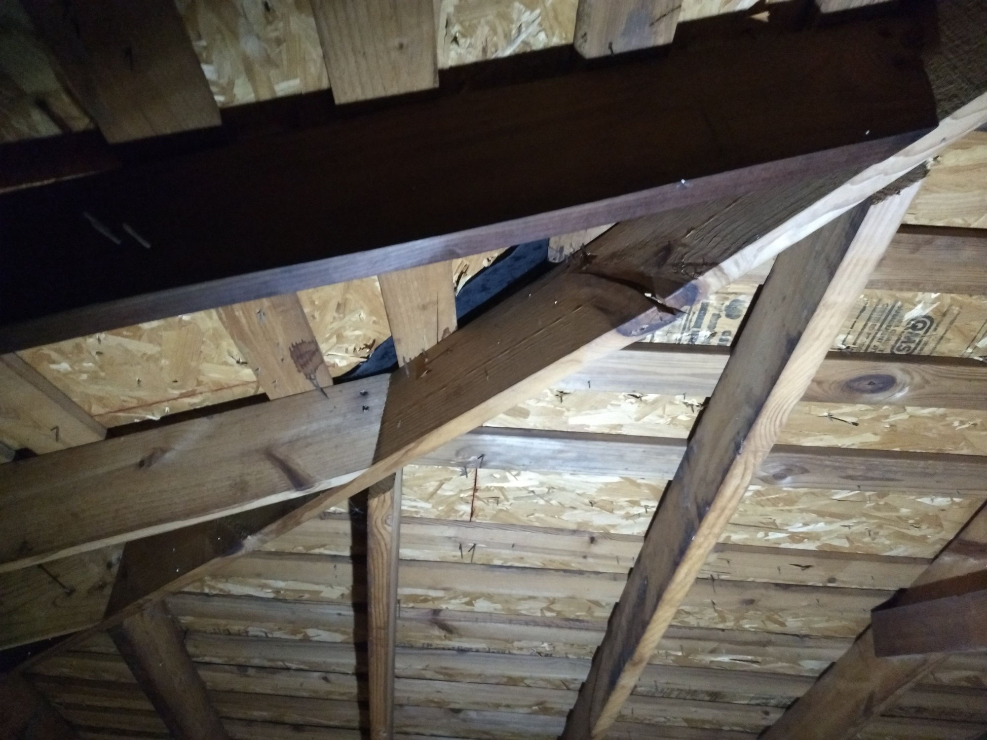 Cracked hip rafters in my garage - DoItYourself.com Community Forums