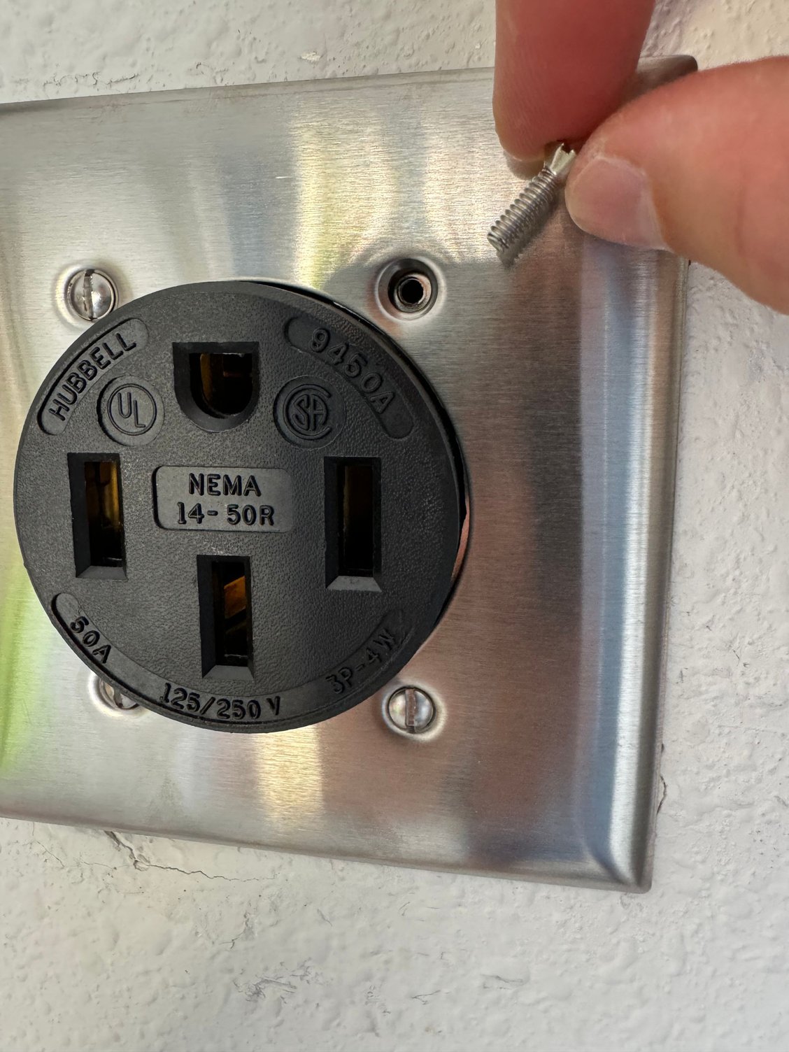 How to ground stainless steel faceplate on Hubbell NEMA 14-50 ...