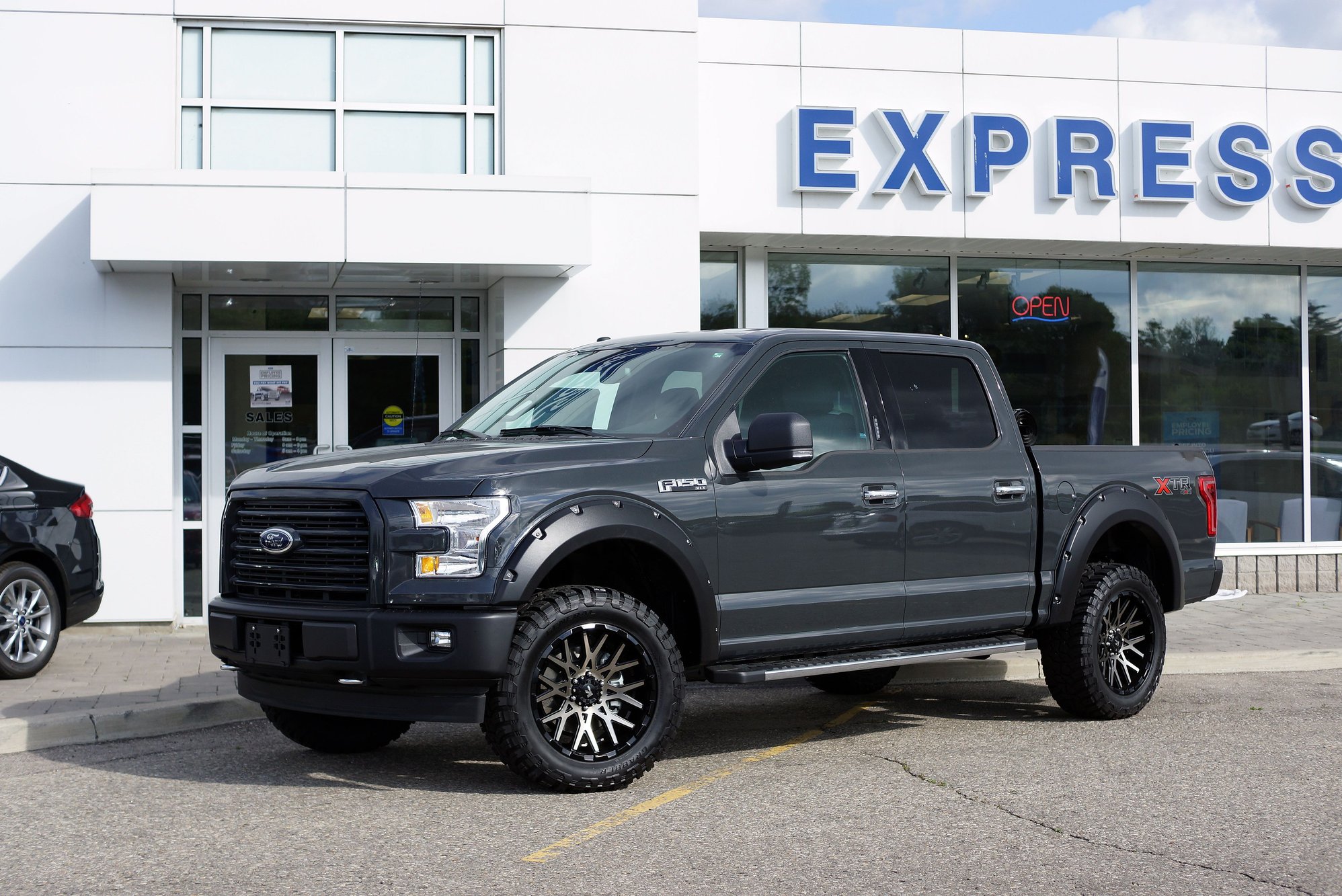 2017 Lithium Grey chrome delete/V-Rock wheels/leveled on 33's - Ford ...