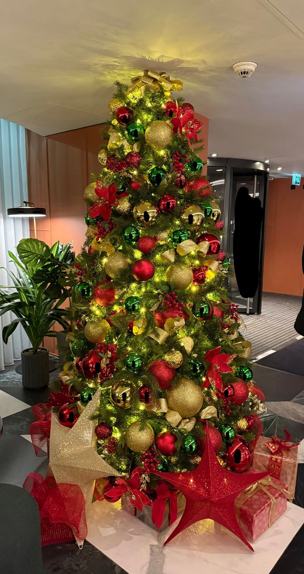 Share The Christmas or Holiday Decorations at Marriott Bonvoy Hotels ...