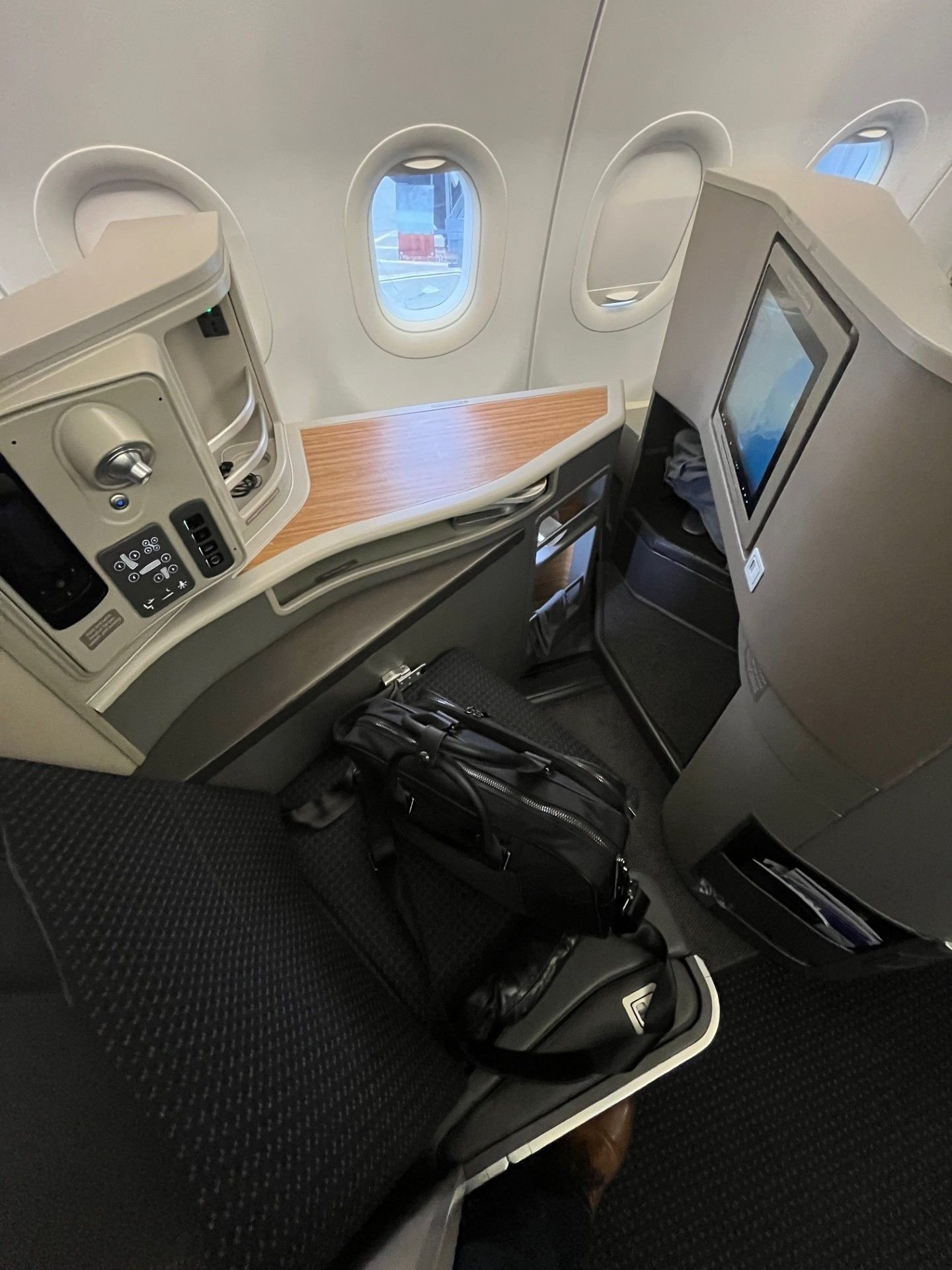 American Airlines A321T | First Class | Chelsea Lounge JFK - FlyerTalk ...