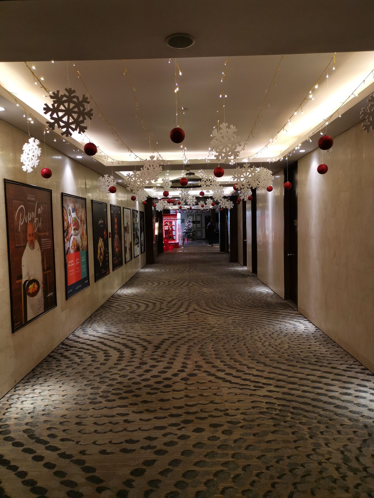 Share The Christmas or Holiday Decorations at Marriott Bonvoy Hotels ...