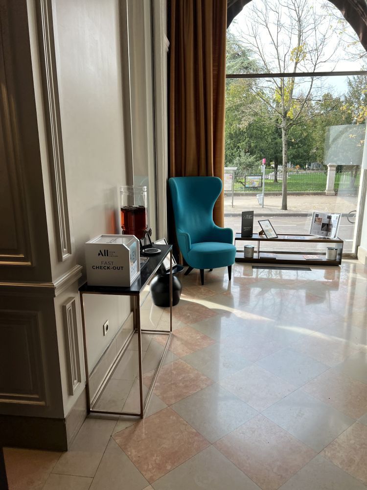 Endless jet set and glamour - or just a few fill-ins? - Page 6 ...