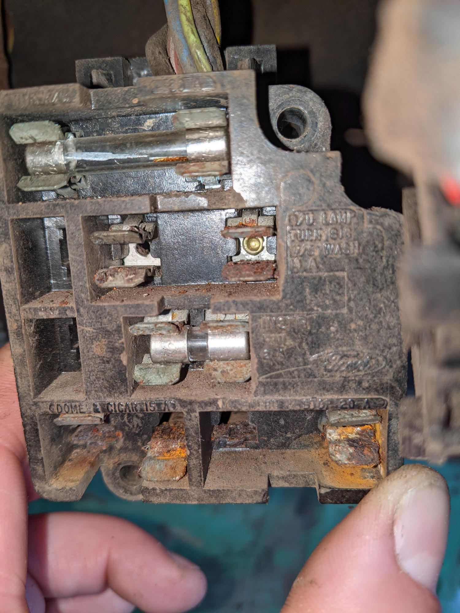 Fuse box replacement? - Ford Truck Enthusiasts Forums