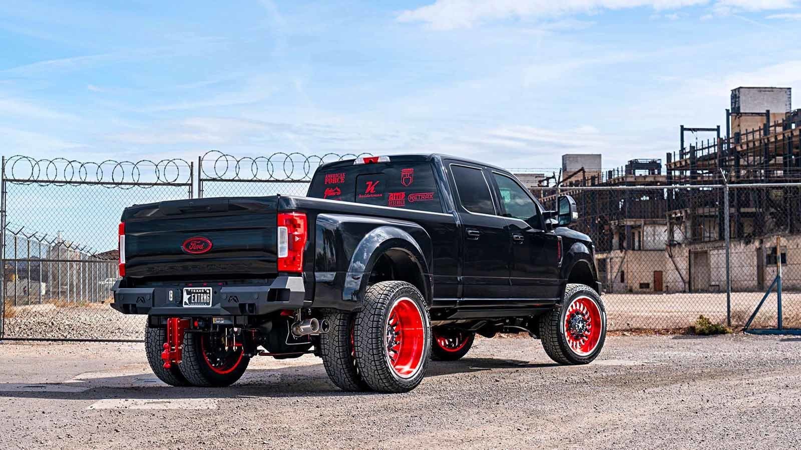 F-350 Super Duty Dually Smacks Other Trucks Open Handedly - Ford Truck ...