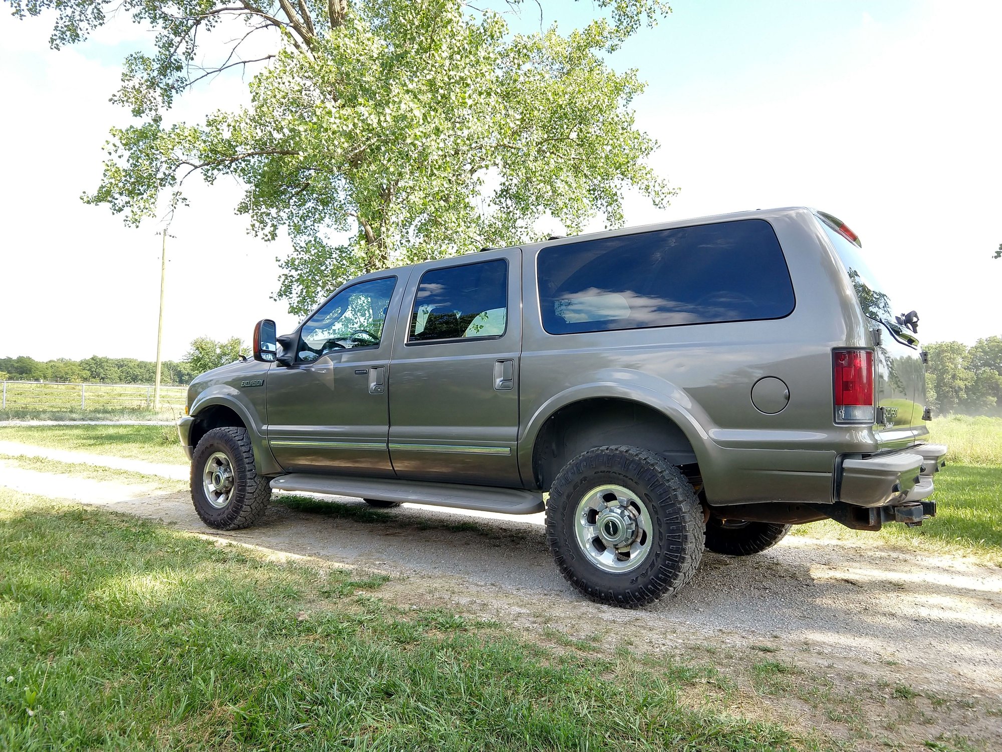 2004 Ford Excursion 4x4 Limited 6.0L diesel with many new parts and ...