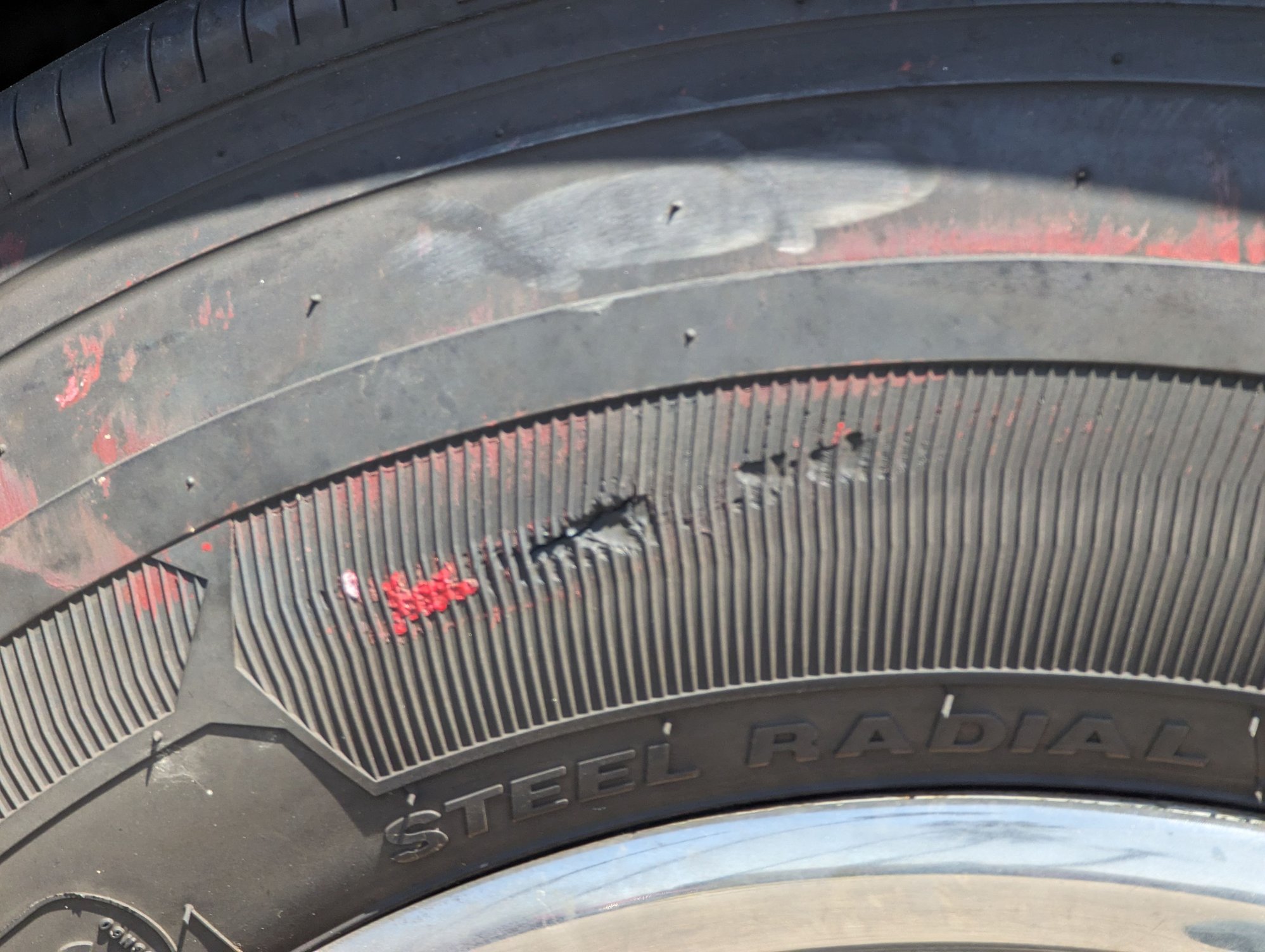 Damaged tire on F53 chassis motorhome - Ford Truck Enthusiasts Forums