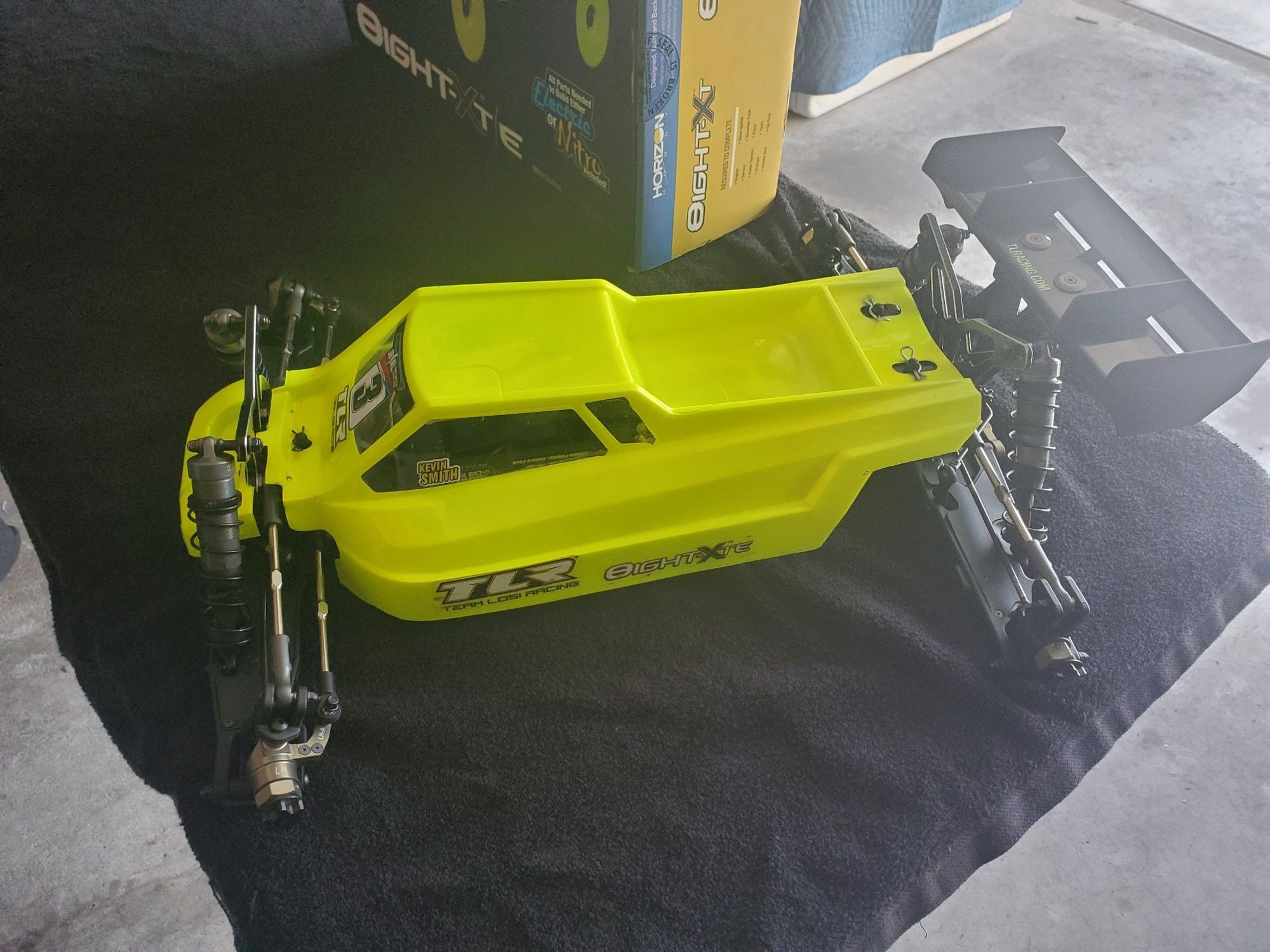 Team Losi Racing TLR 8ight 8XTE truggy roller w/ bruggy body - R/C Tech ...