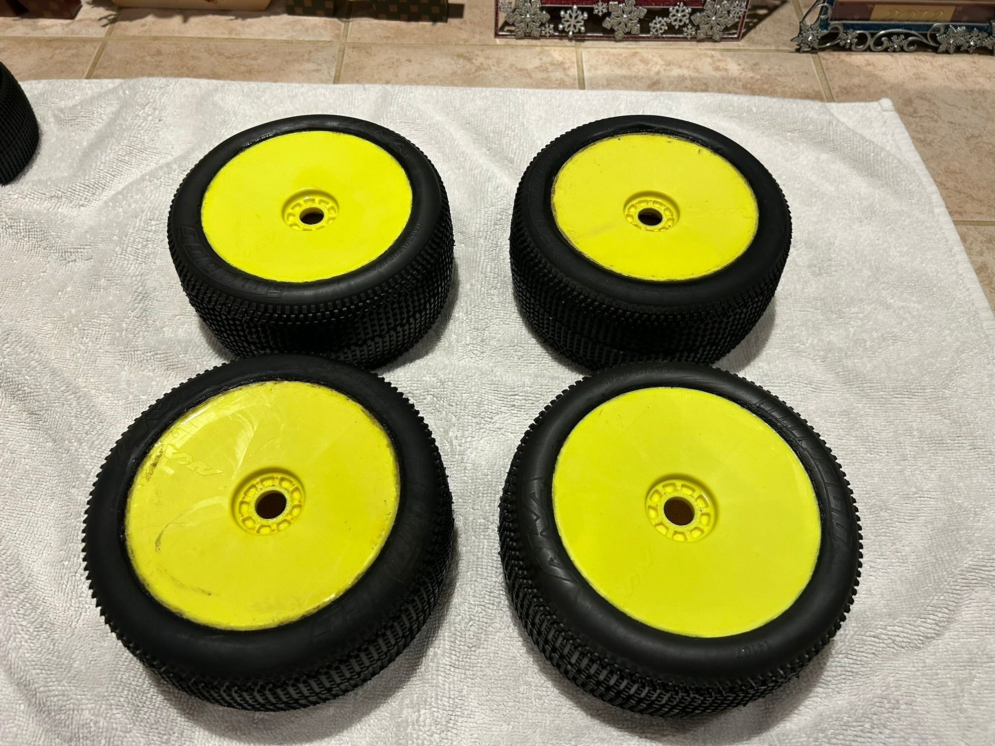 AKA Truggy wheels & Tires 1/8th scale - Impacts - Super Soft Long Wear ...