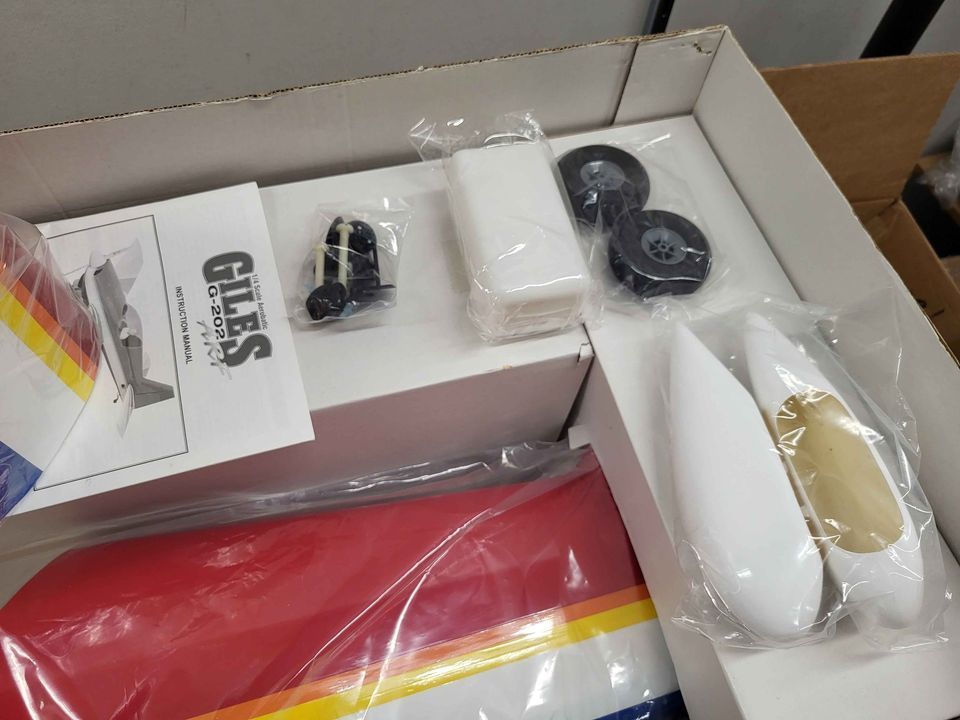 Great Planes Giles G-202 ARF 1/4 Scale NIB $285.00 - RCU Forums