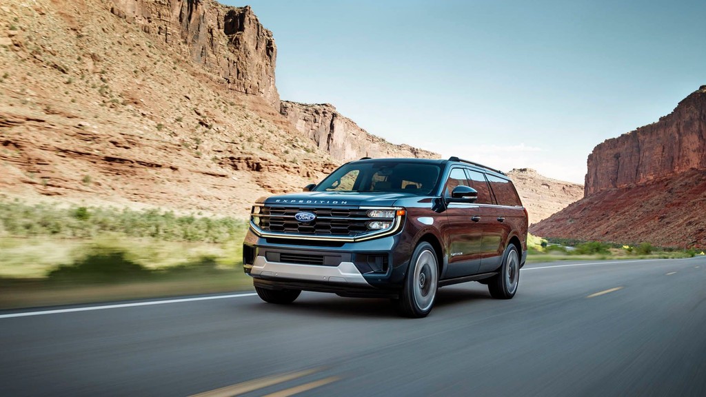 2025 Ford Expedition debuts with split tailgate for $63,695
