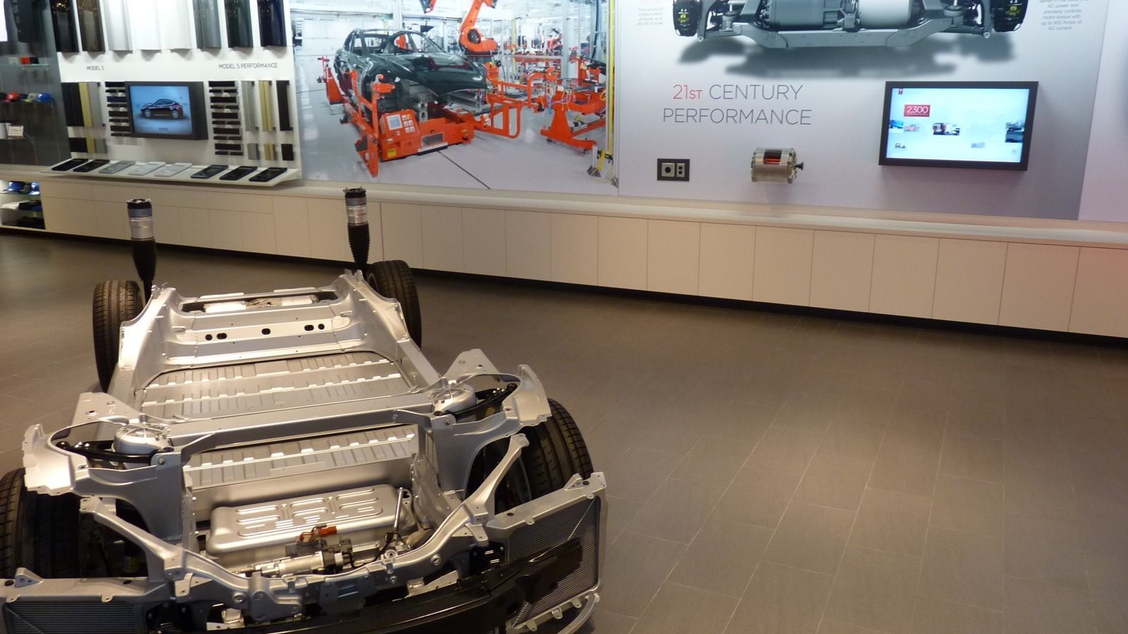 Tesla Dodges Traditional Dealerships—And Questions Remain