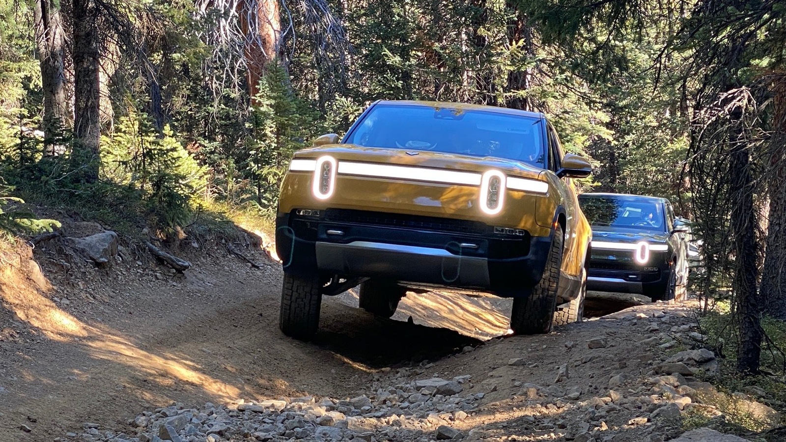 2022 Rivian R1T and R1S: Both electric trucks top 300 miles of EPA range
