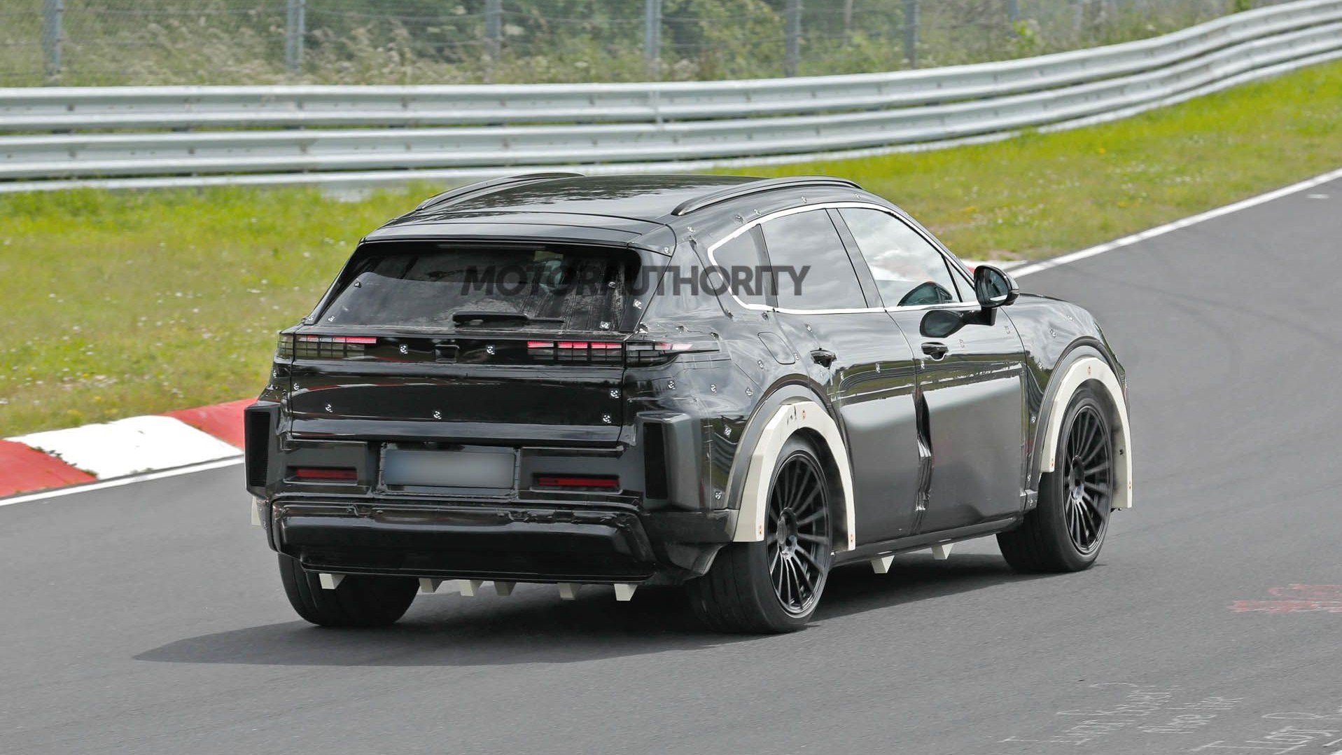 2027 Porsche Cayenne EV spy shots and video