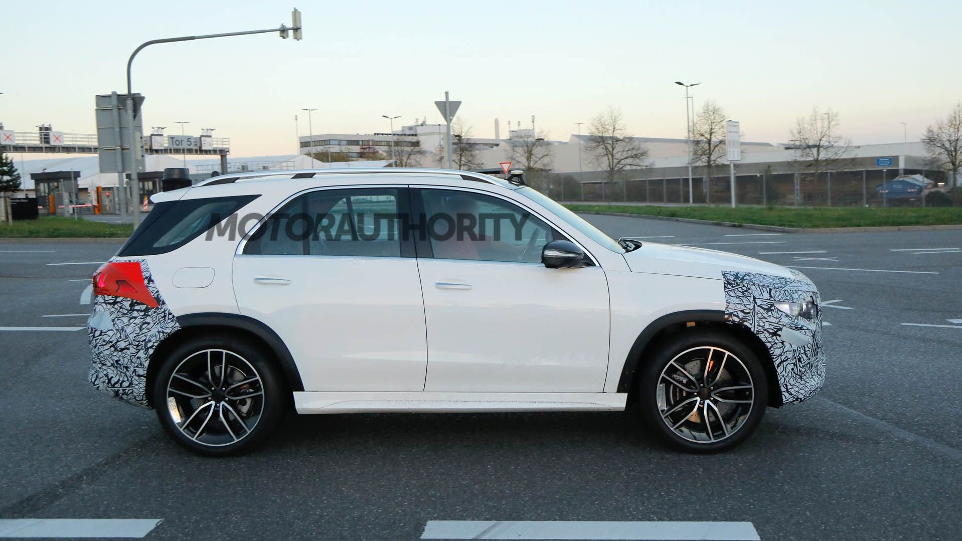 2027 Mercedes-Benz GLE-Class spied: Second facelift coming