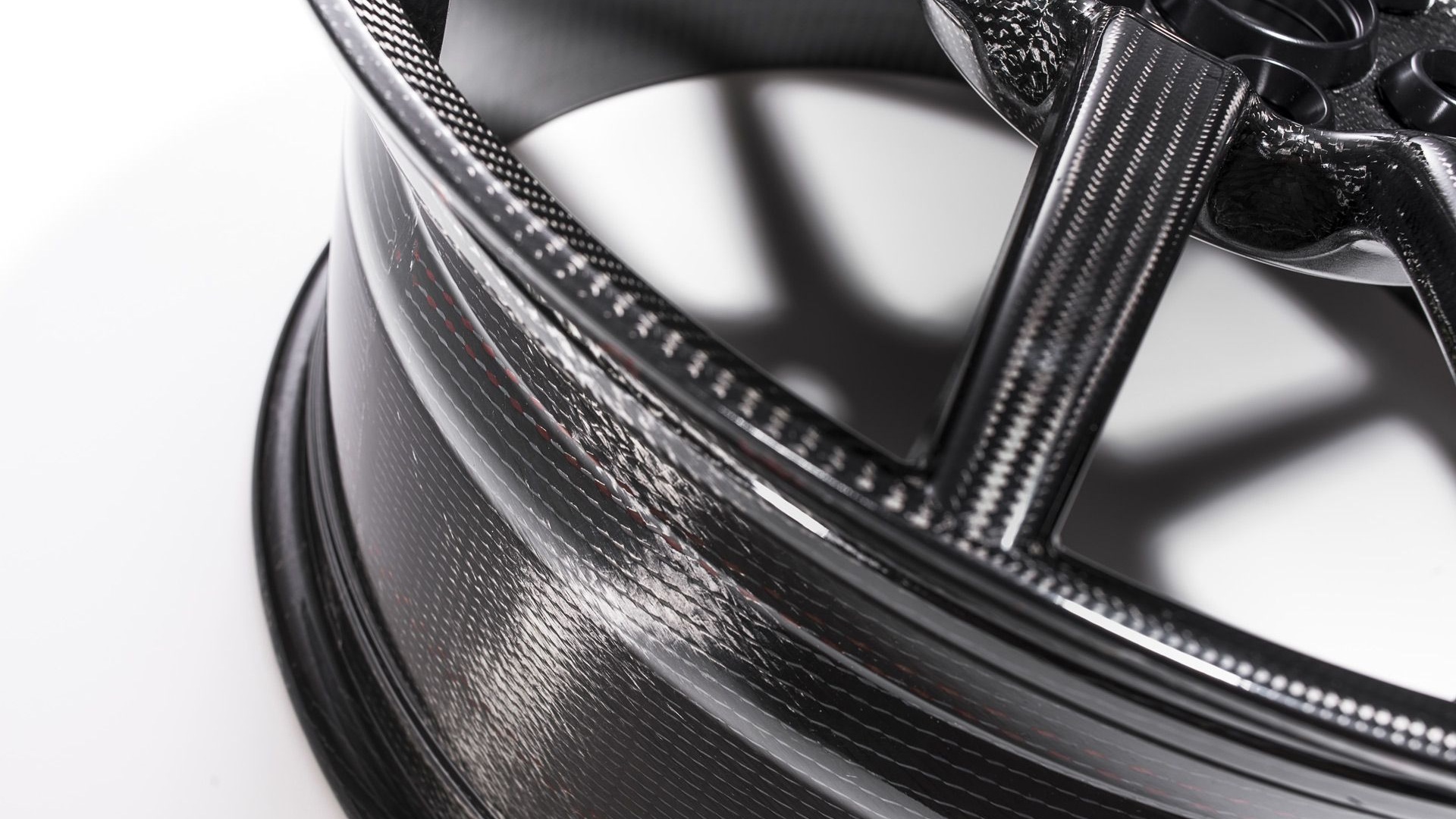 Close look at Ford GT’s carbon fiber wheels