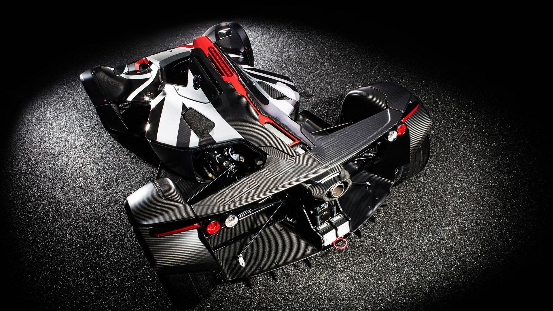 BAC Mono gets ultra-strong, ultra-light graphene panels