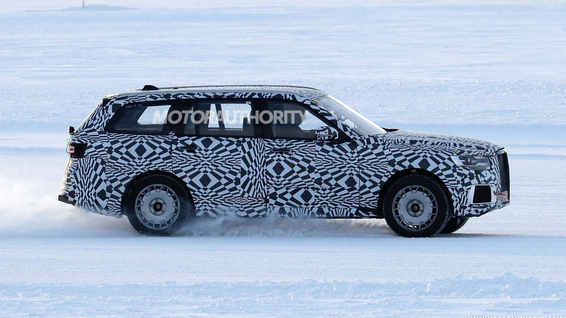 2021 Aurus Komendant spy shots