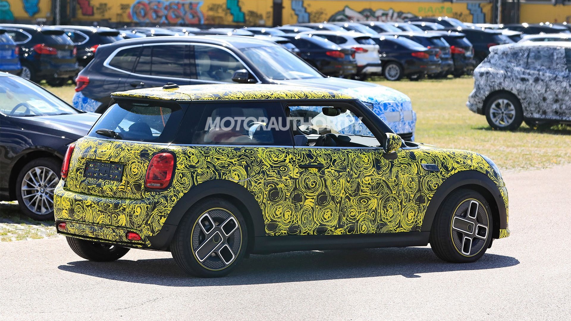 2022 Mini Cooper SE spy shots