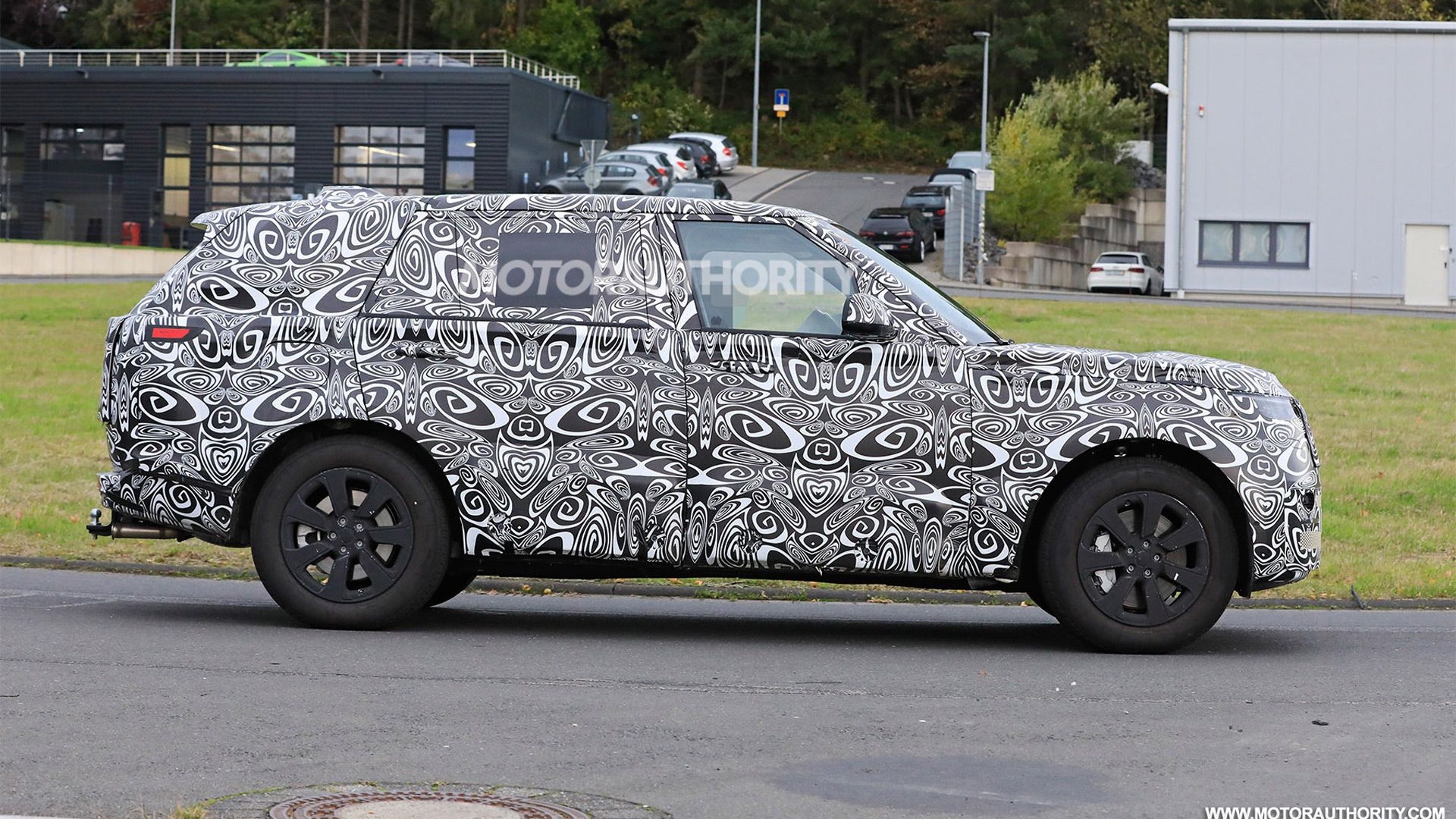2022 Land Rover Range Rover Long Wheelbase spy shots and video ...