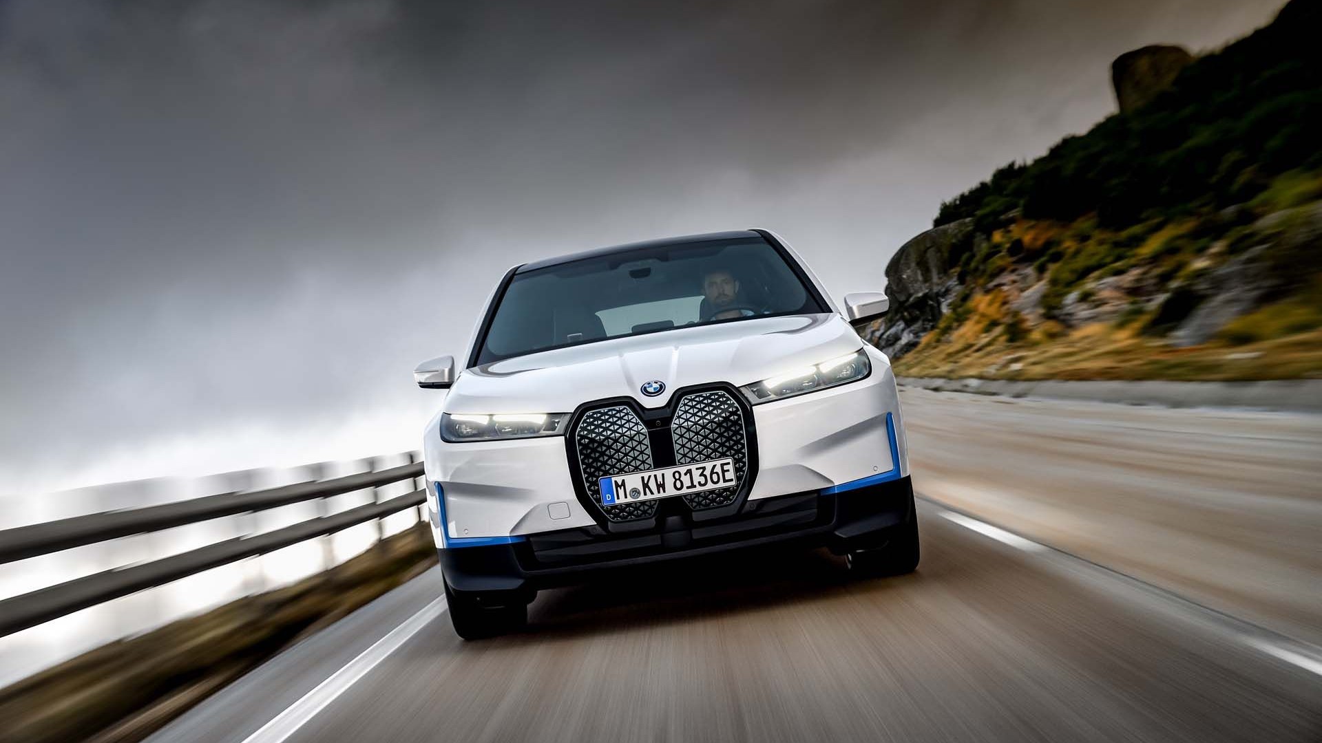 2022 BMW iX xDrive50 (Euro spec)