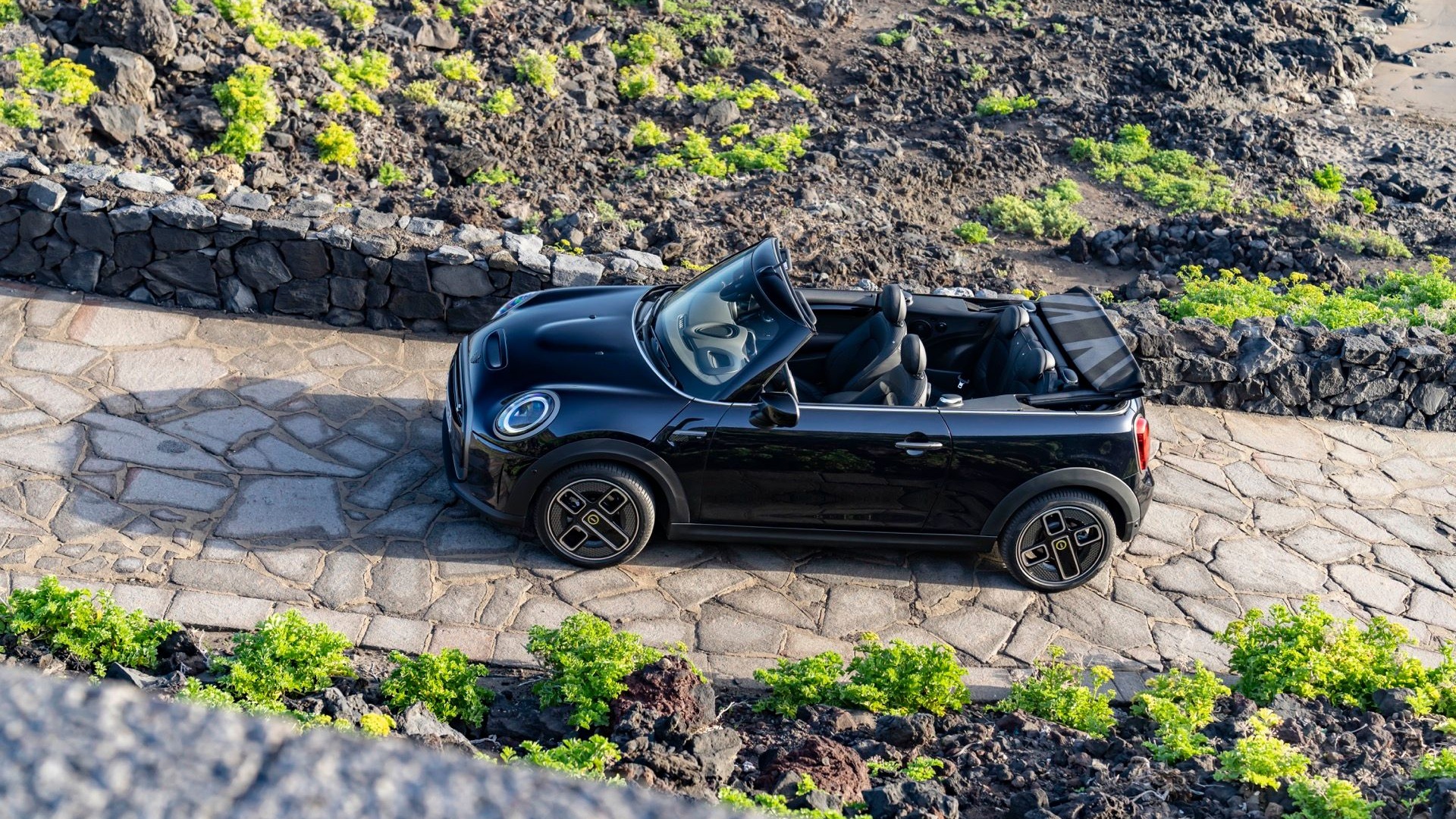 Mini Cooper SE Convertible enters limited production
