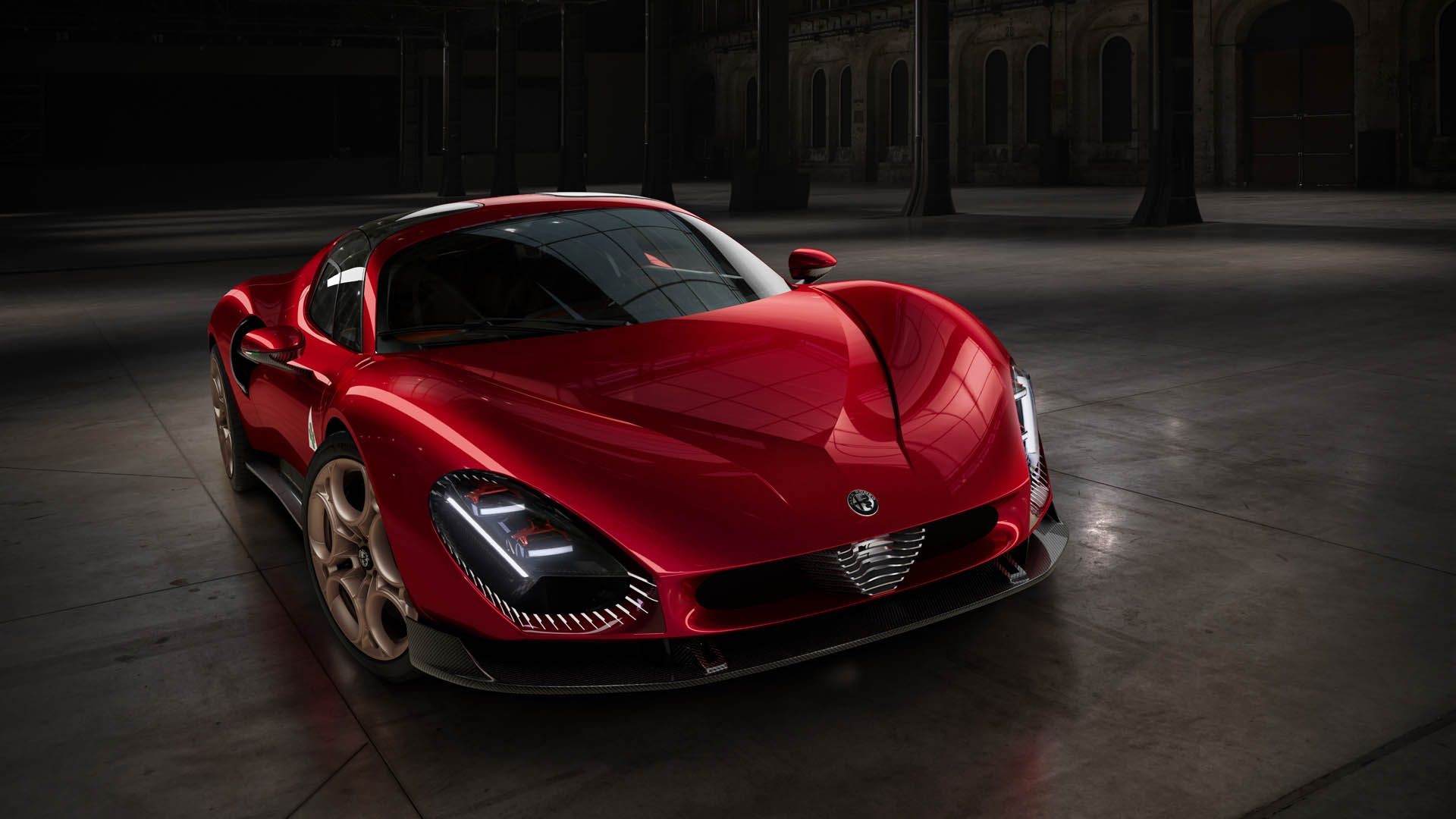Modern Alfa Romeo 33 Stradale hits 207 mph at Nardò