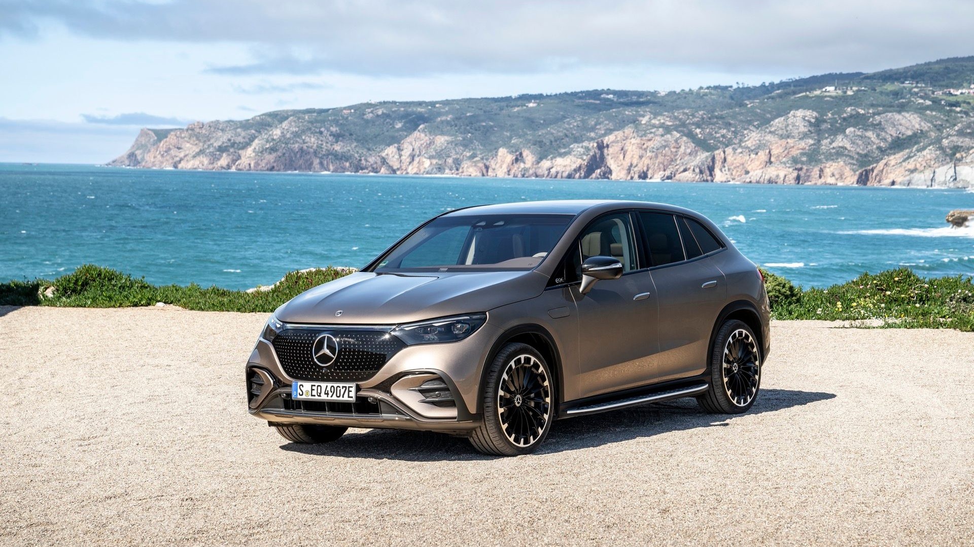 2024 Mercedes-Benz EQE SUV adds range without adding to price