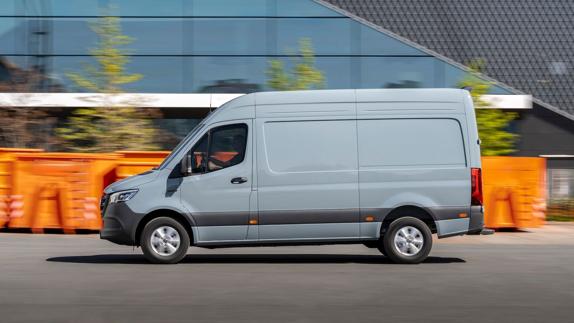 2025 Mercedes-Benz eSprinter adds smaller battery, shorter wheelbase