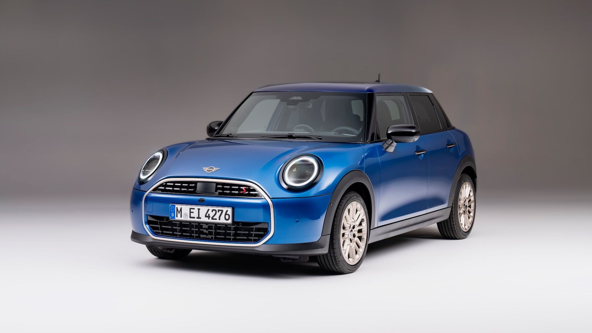 2025 Mini Cooper 4-Door debuts with gas engines