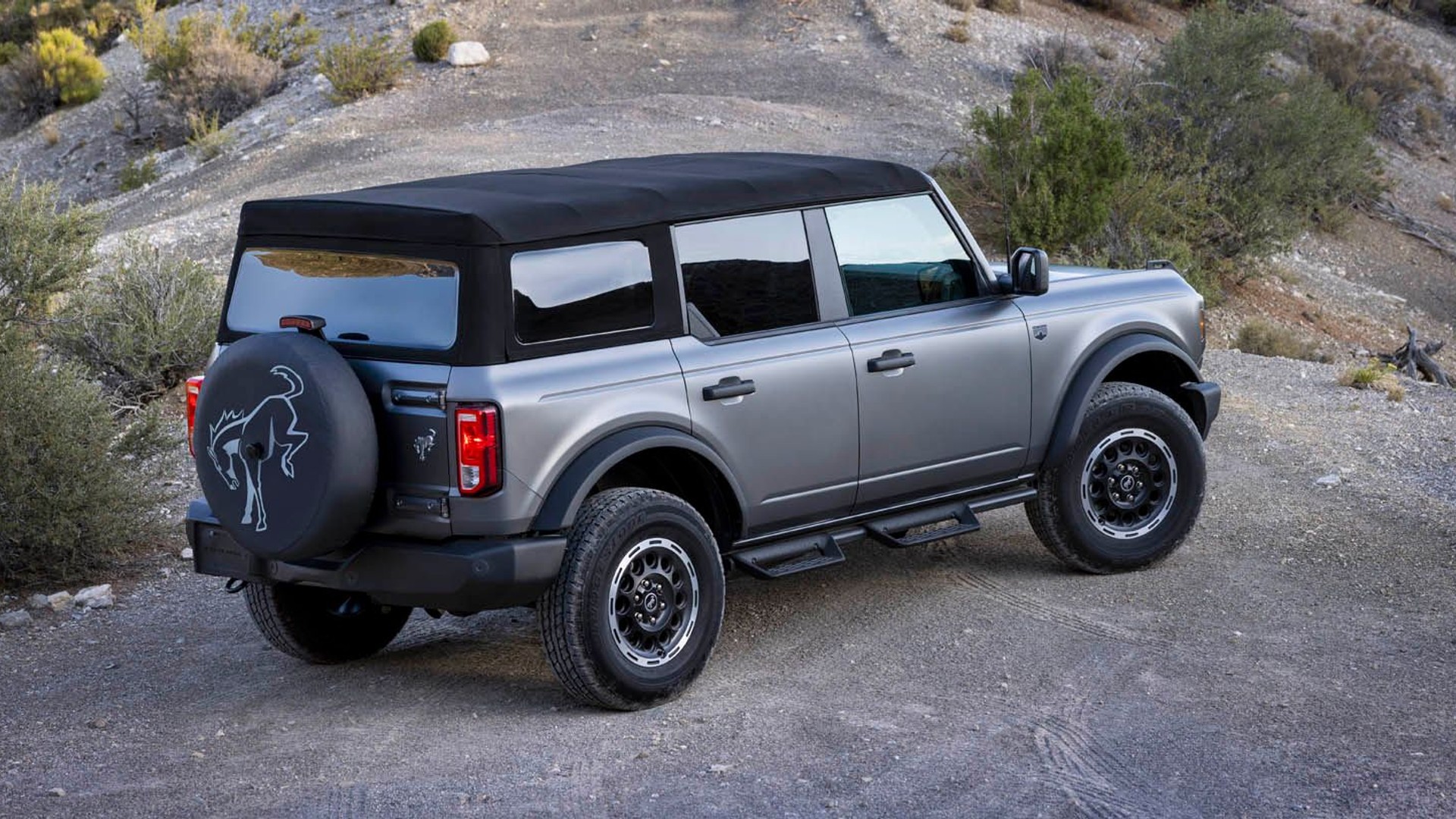 2025 Ford Bronco picks up tech updates, matte protective film