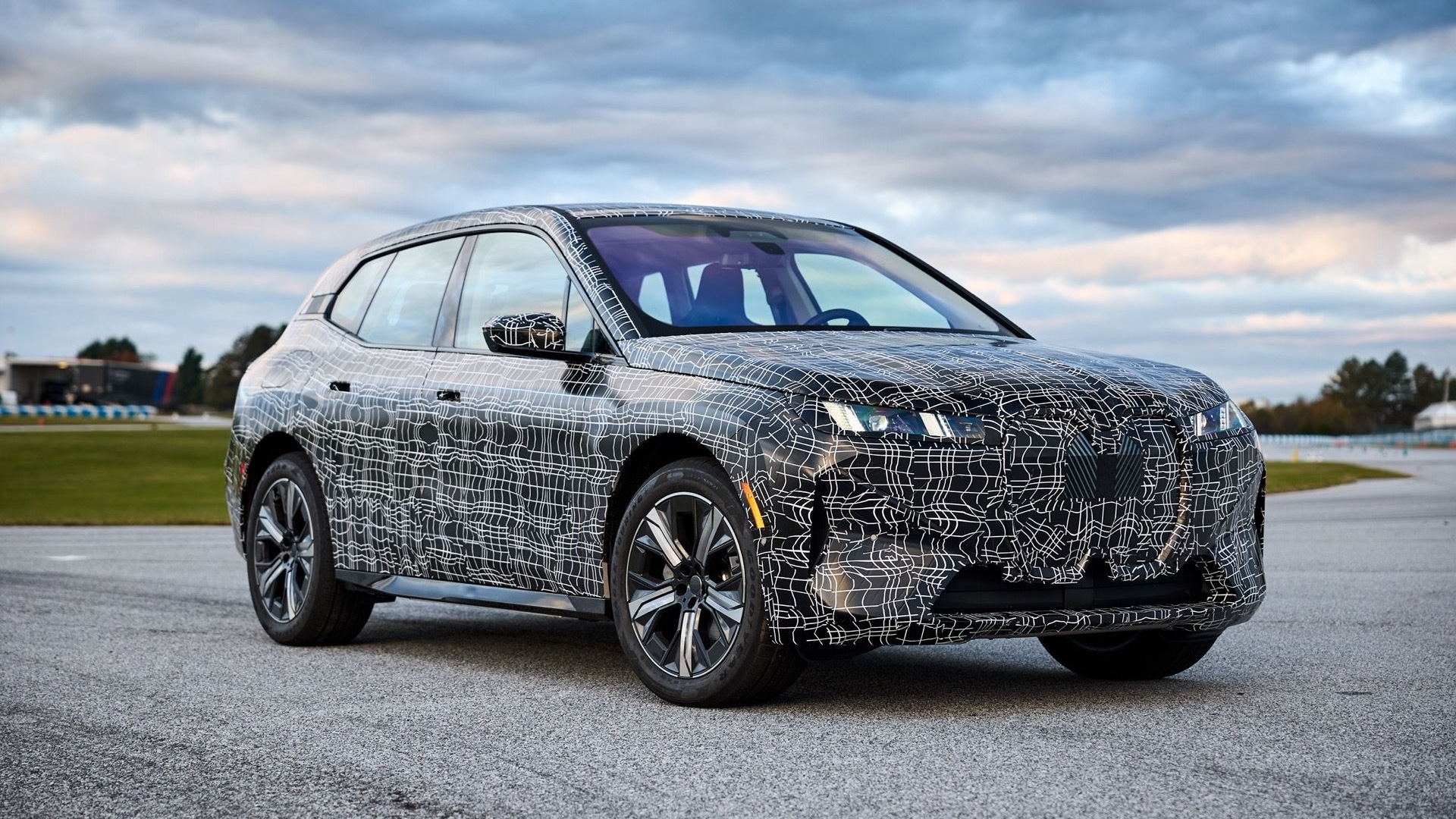 BMW starts making fuel-cell stacks for iX5 Hydrogen