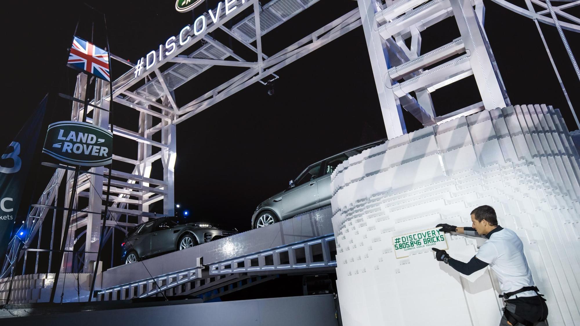 Land Rover shows off 2017 Discovery with record-breaking Lego build