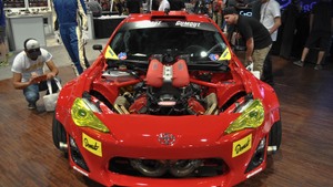 Ferrari-powered Toyota 86 does donuts around Ferrari 458