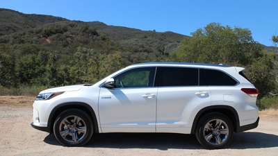 2017 Toyota Highlander Hybrid: brief drive of updated three-row SUV