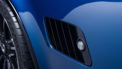 Modern AC Cobra GT Roadster debuts with over 650 hp