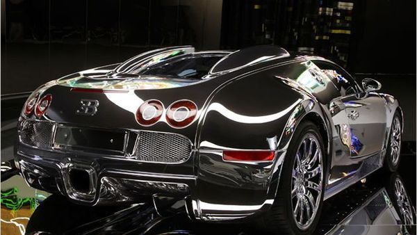 Mirror-Finish Bugatti Veyron On Display At VW ‘Premium Clubhouse’