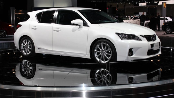 2011 Lexus CT 200h Hybrid Hatch 'Darker Side' Video Launches