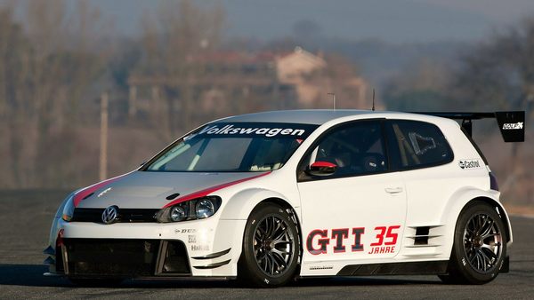 Volkswagen Golf24: 440-HP AWD Nurburgring Endurance Racer
