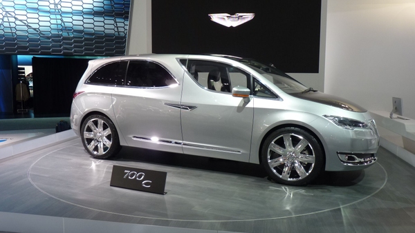 Chrysler 700C Concept Debuts At 2012 Detroit Auto Show