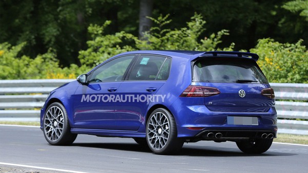 2017 Volkswagen Golf R 400 Spy Shots
