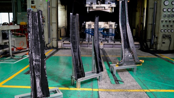 Nissan to bring carbon fiber-reinforced plastic to mainstream cars