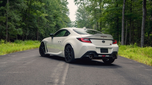 First drive review: 2022 Toyota GR86 teaches the old-school performance ...