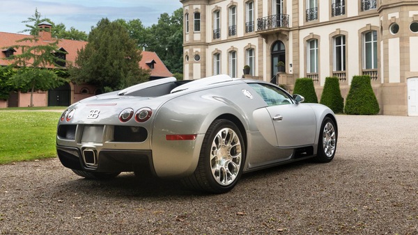 Bugatti reveals first customer Veyrons to undergo official restoration ...