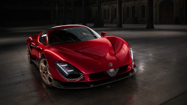 Modern Alfa Romeo 33 Stradale hits 207 mph at Nardò