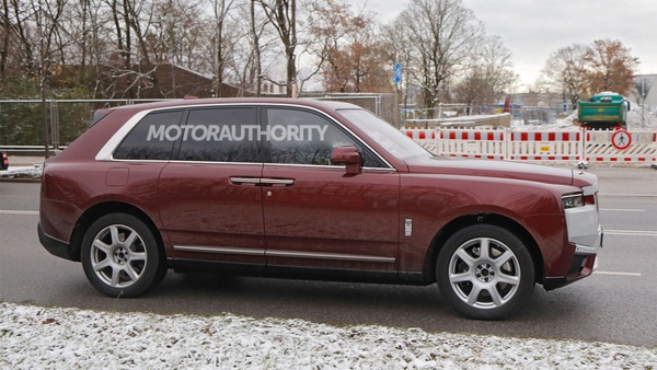 2025 Rolls-Royce Cullinan spied with updates