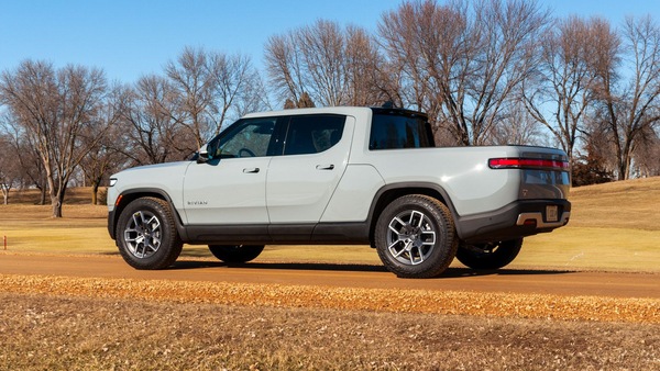 Review: 2024 Rivian R1T raises the bar for innovation
