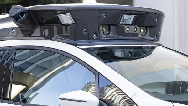 Nissan aims to launch robotaxi service by 2027